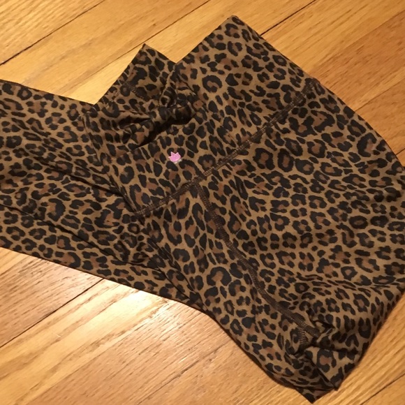 Kiragrace | Pants & Jumpsuits | Kira Grace Leopard Print Bow Capri ...